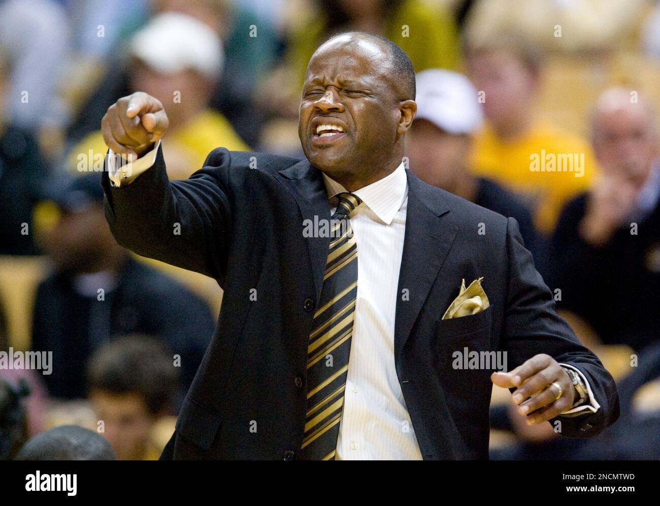 Missouri head coach Mike Anderson instructs his team late in the second ...