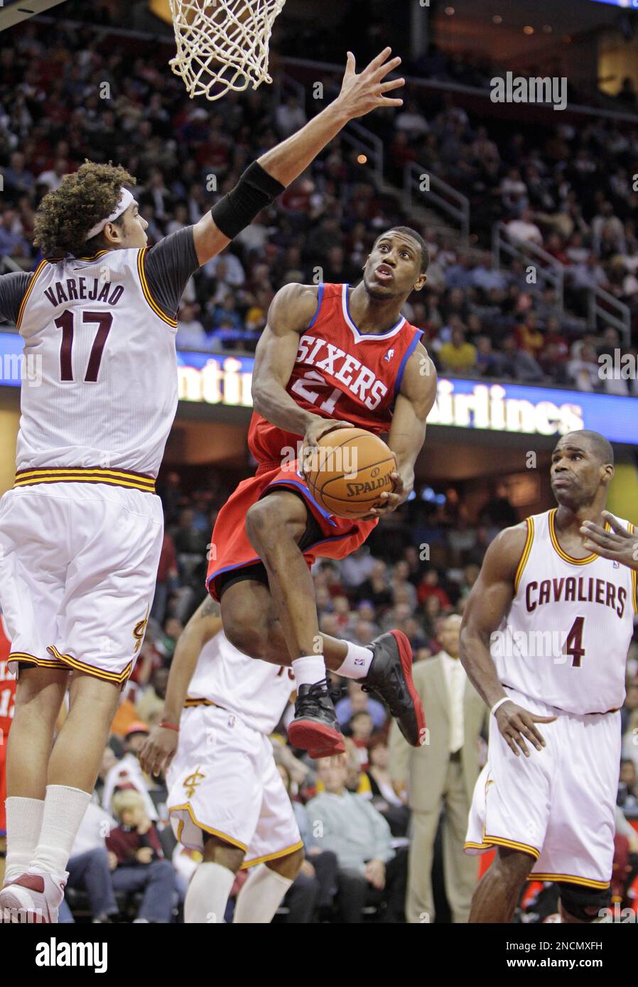 Philadelphia 76ers forward Thaddeus Young (21) jumps to the basket ...