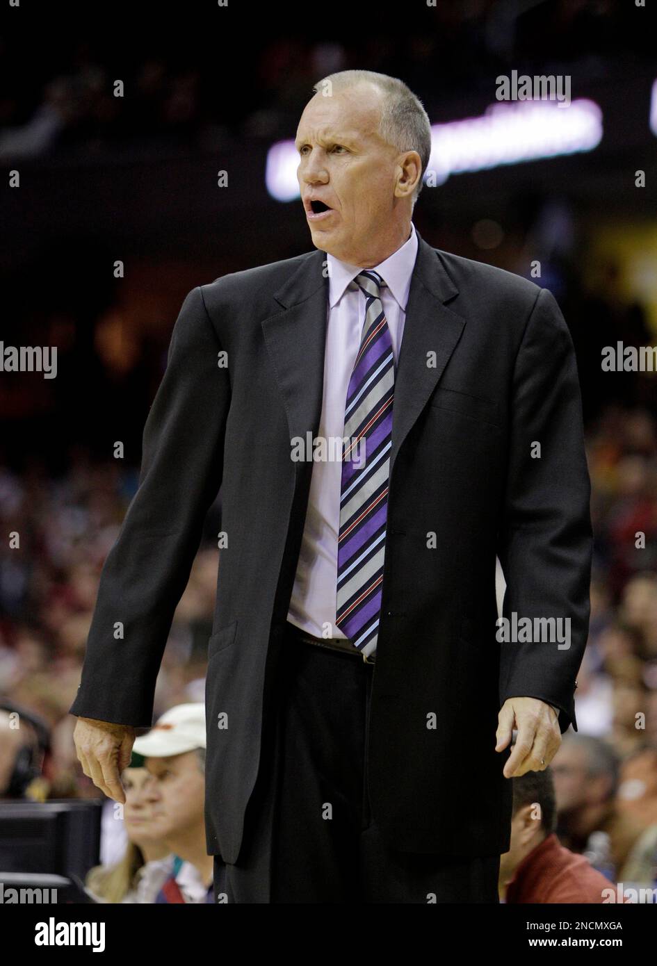 Philadelphia 76ers head coach Doug Collins in an NBA basketball game ...