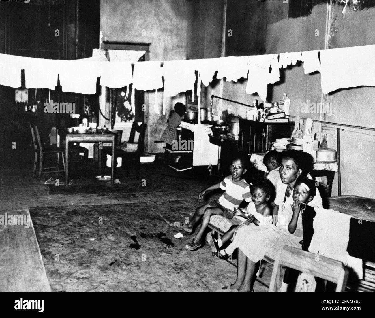 This one room slum area flat in Chicago, Illinois, near north side in ...
