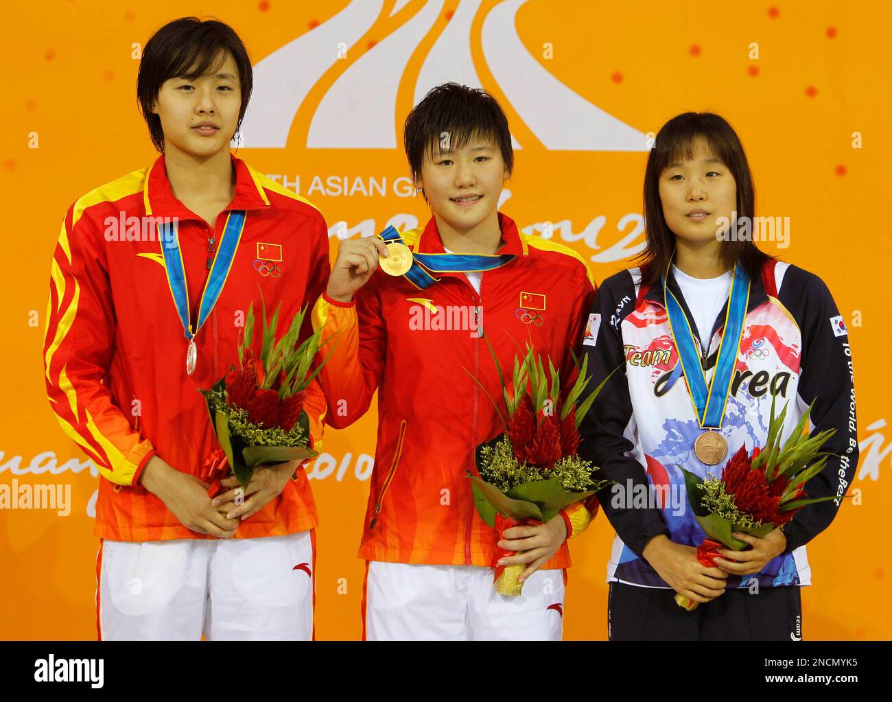 China's Ye Shi Wen, center, shows the gold medal she won in the women's ...