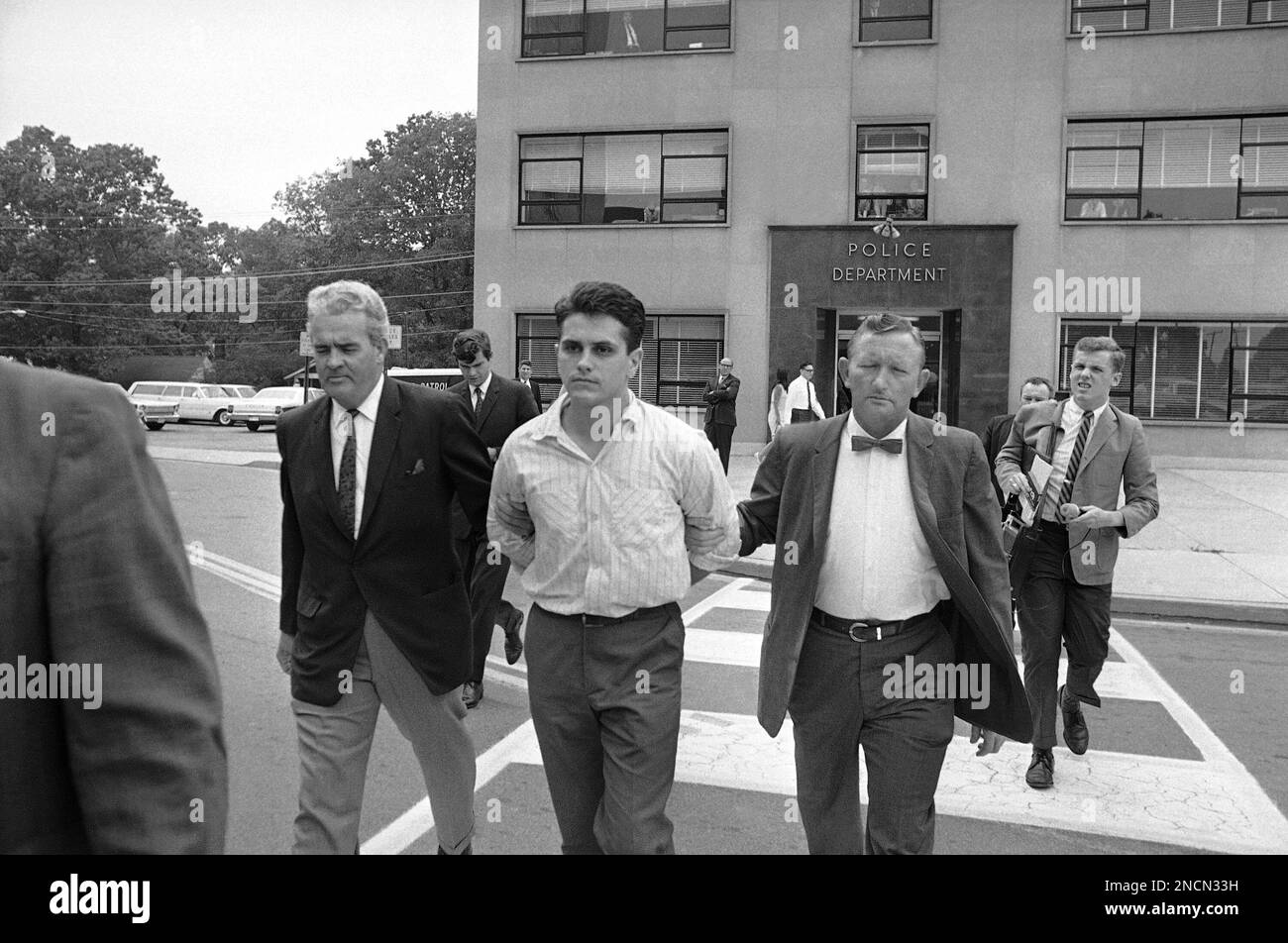 Walking arrest police officer criminal hi-res stock photography and ...