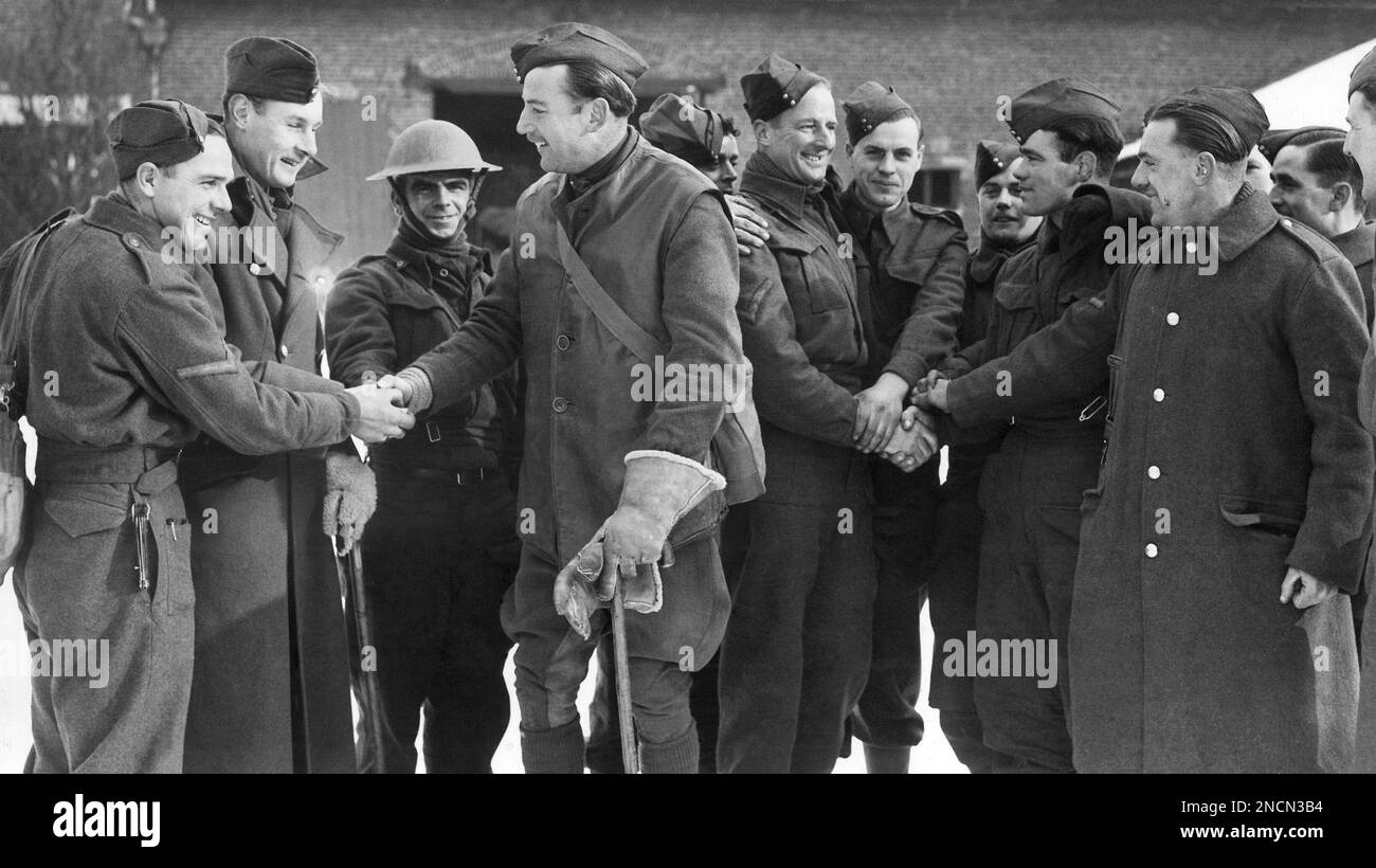 The first British soldiers decorated in the war, Captain Francis Peter ...