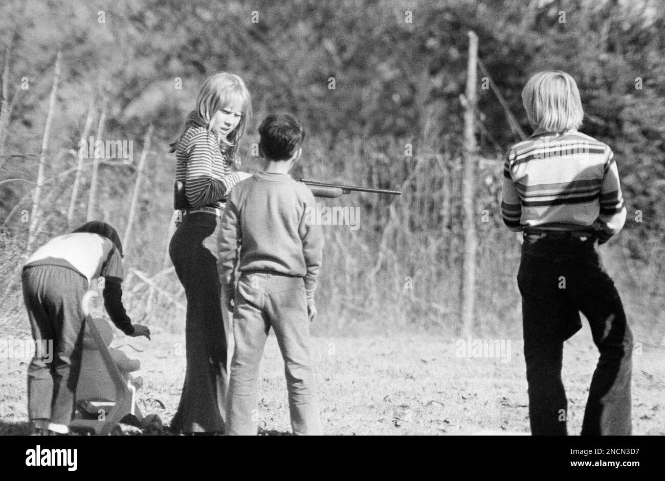 Amy Carter, daughter of President Jimmy Carter, talks with an ...