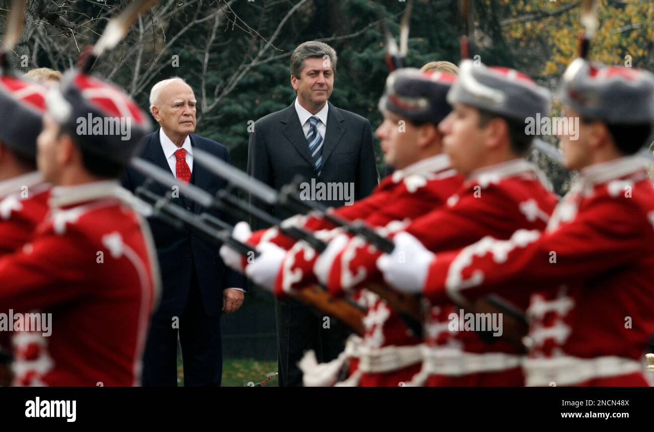 Bulgarian President Georgi Parvanov, right, and his Greek counterpart ...