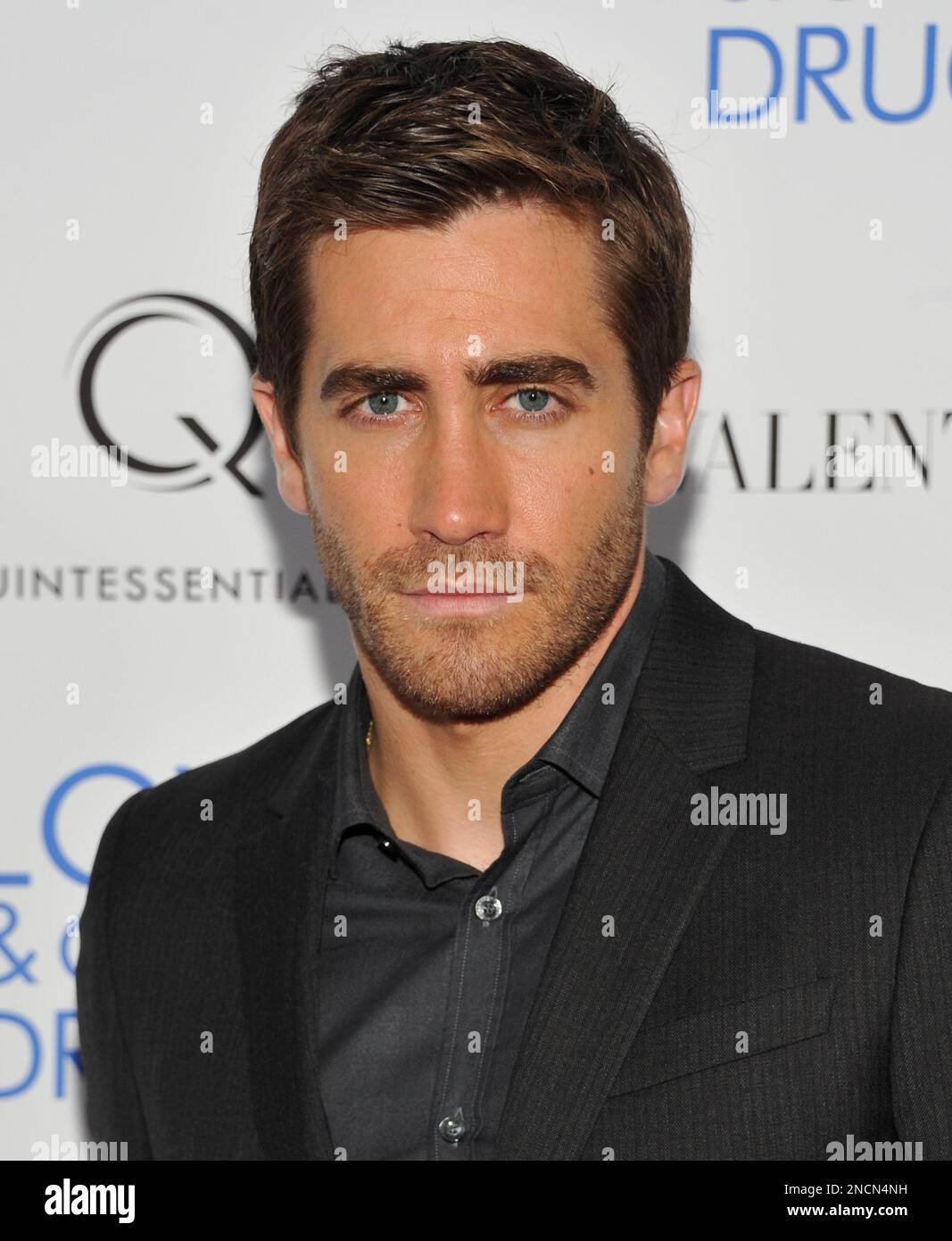 Actor Jake Gyllenhaal attends the premiere of 'Love and Other Drugs' at ...