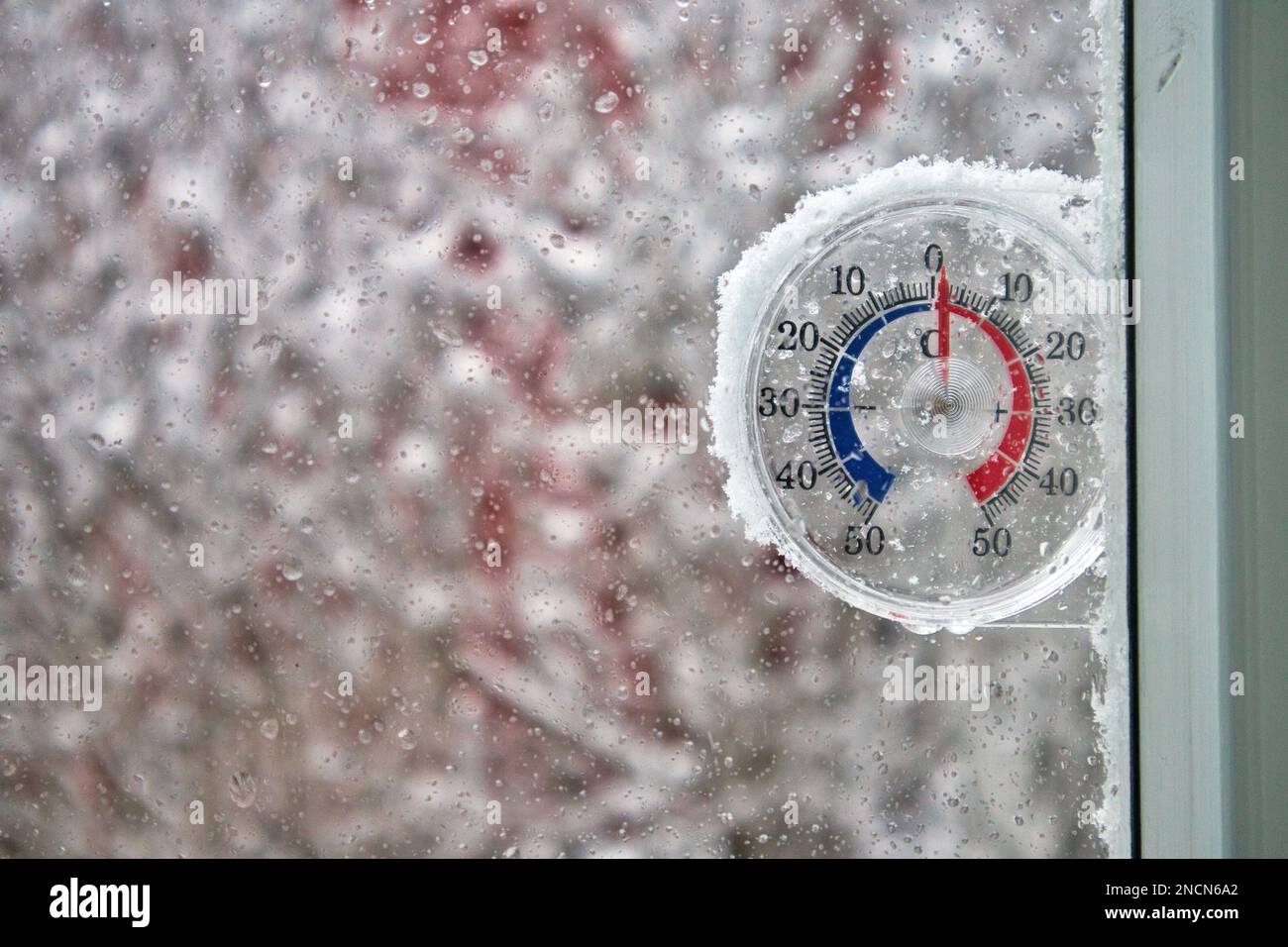 thermometer with Celsius units scale on window outside Stock Photo - Alamy