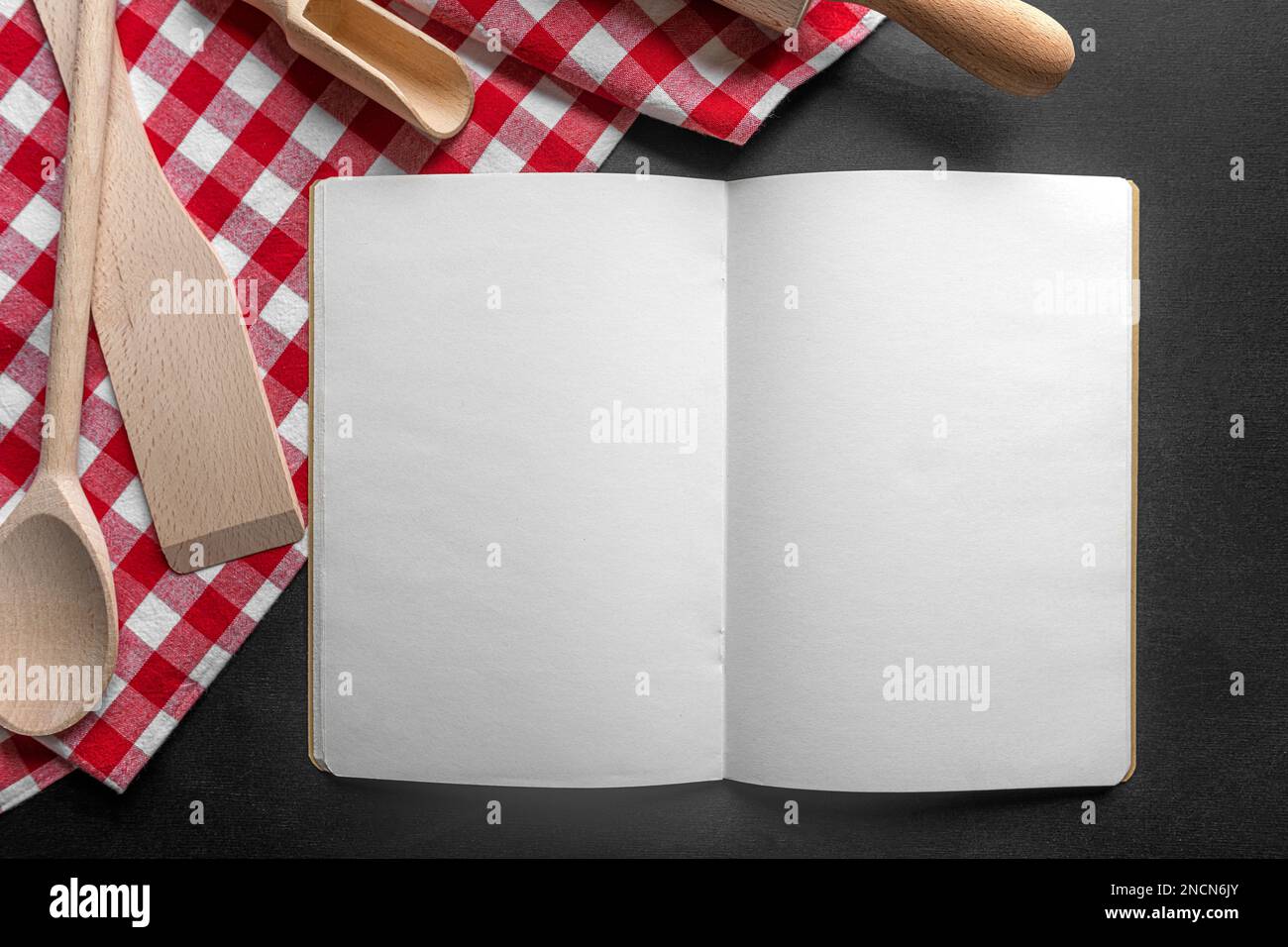 Notepad in cooking. Place for a recipe Stock Photo - Alamy