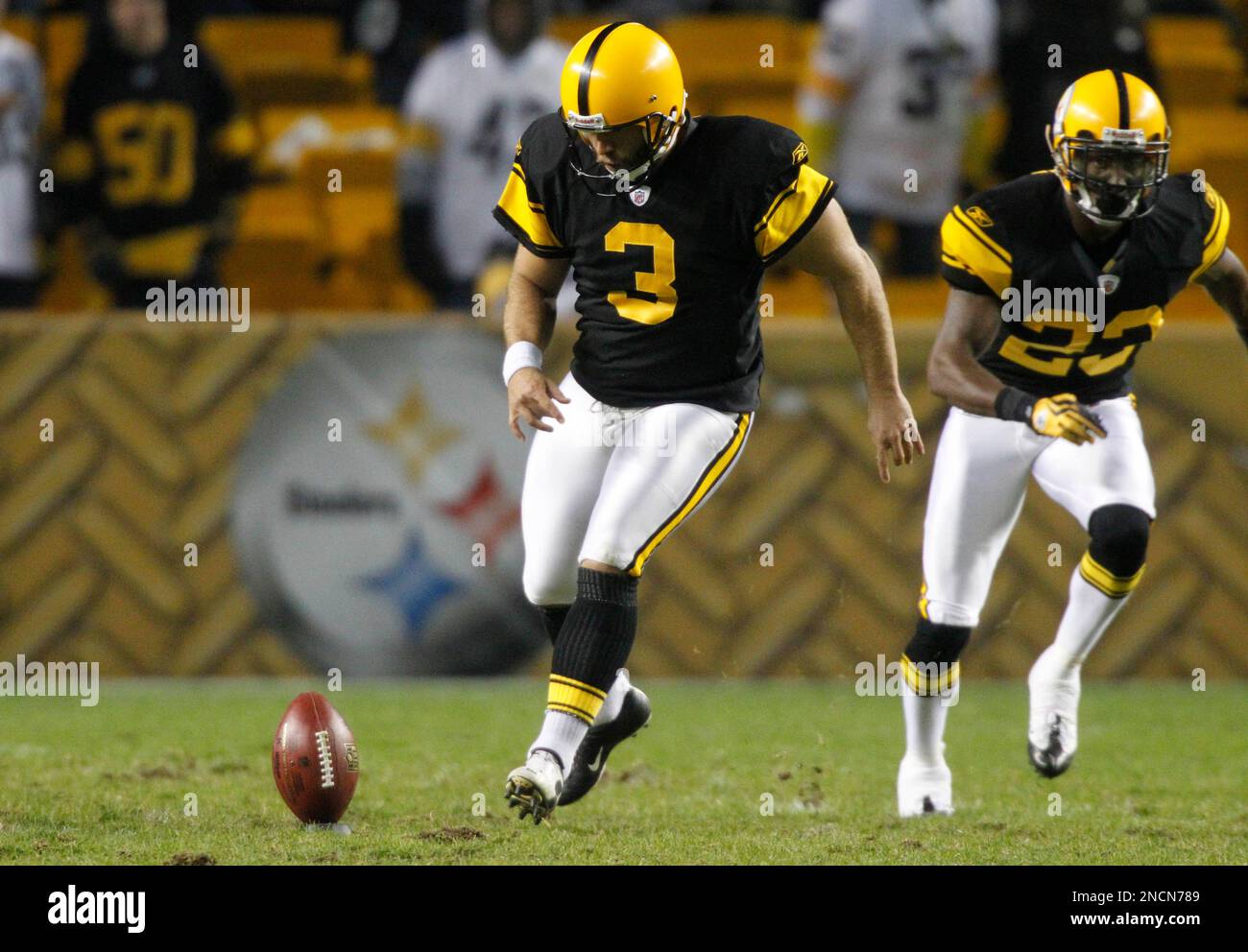 FILE--In this file photo from Tuesday, Nov. 16, 2010, Pittsburgh ...