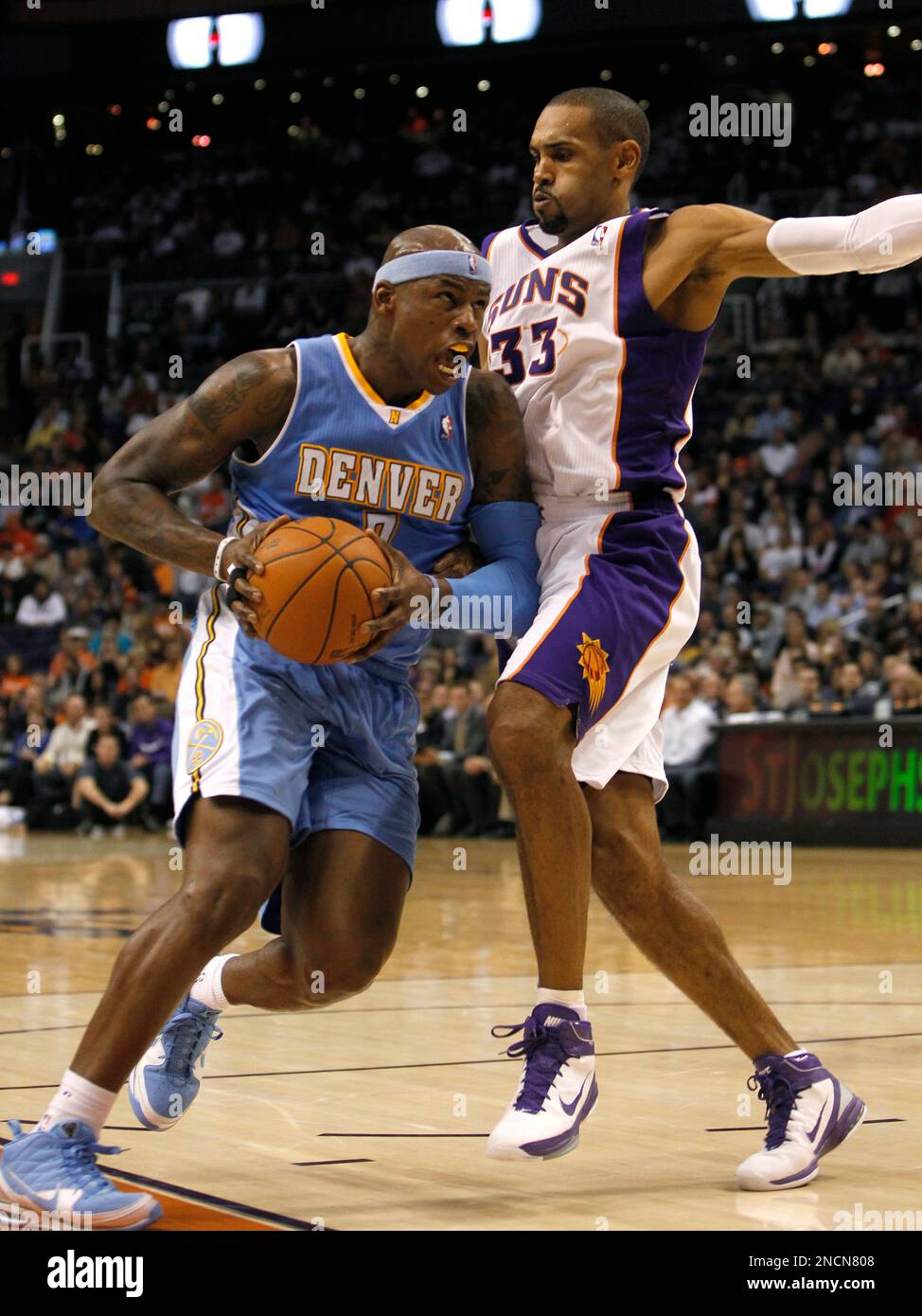 Denver Nuggets' Al Harrington (7) collides with Phoenix Suns' Grant ...