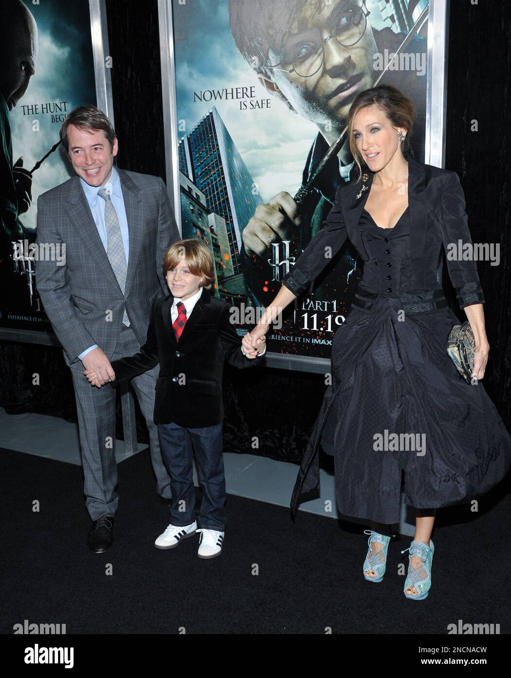 Actor Matthew Broderick and wife actress Sarah Jessica Parker pose with ...