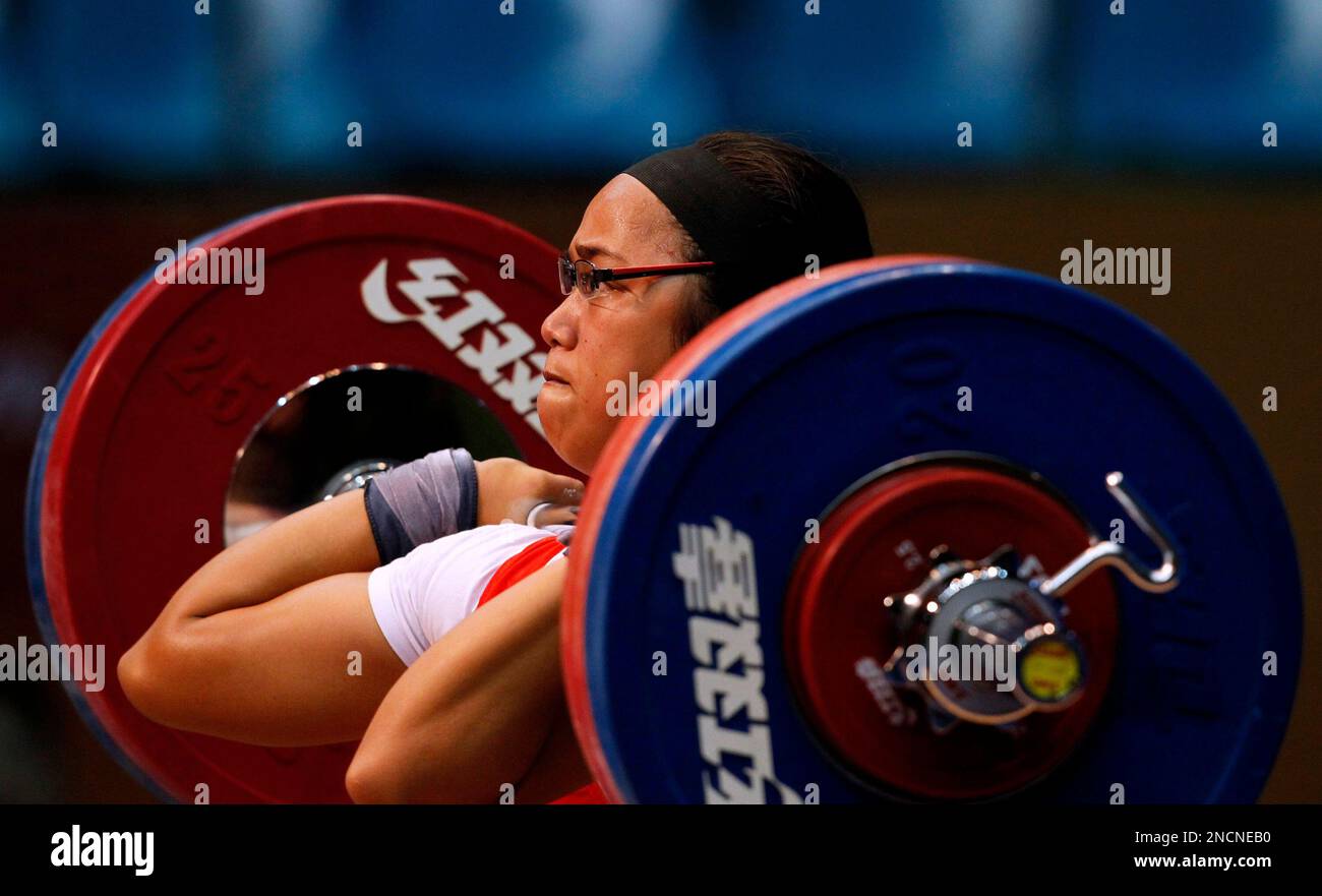 Hidilyn Diaz of Philippines competes during the women's 58-kilogram ...