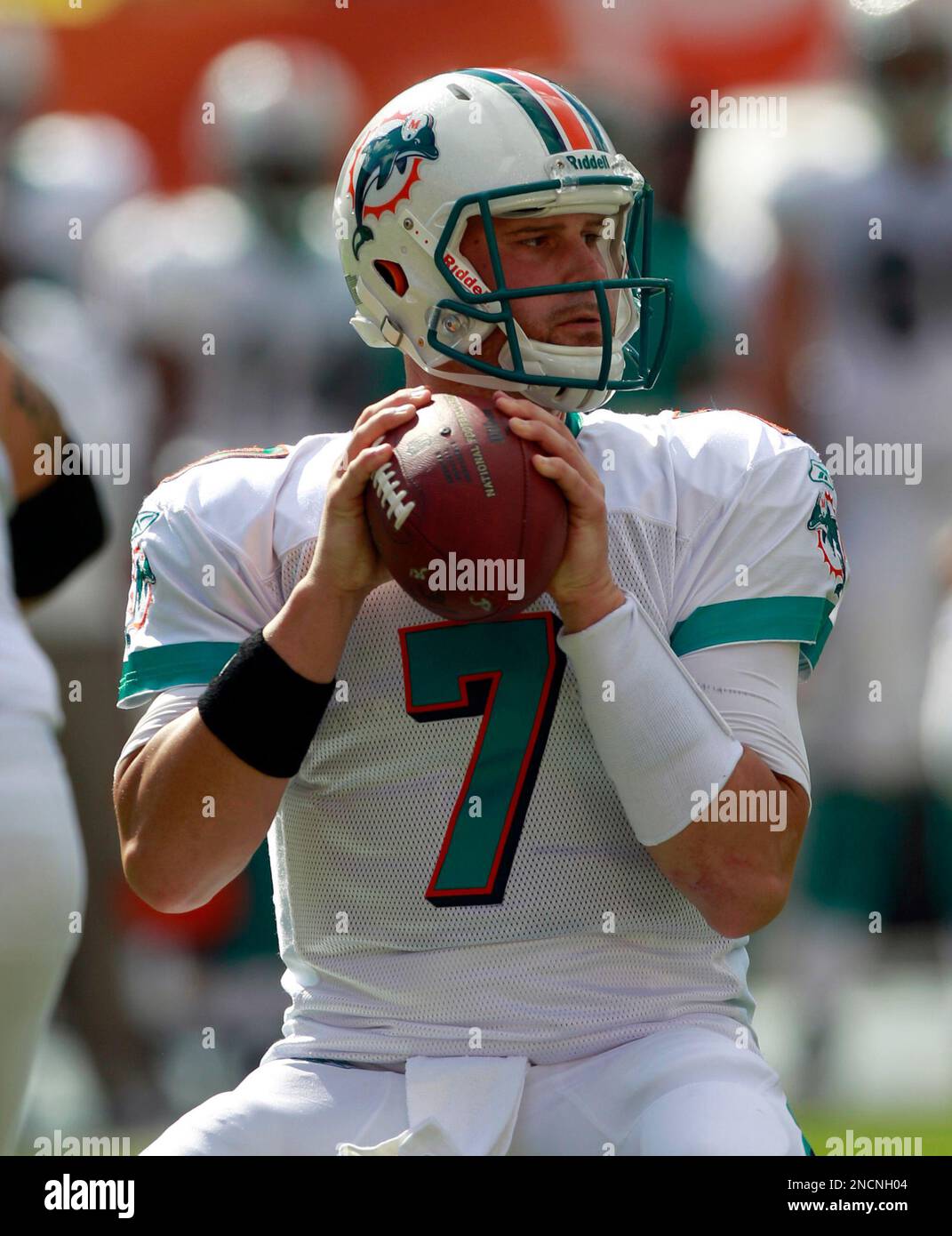 Miami Dolphins quarterback Chad Henne prepares to pass against the ...