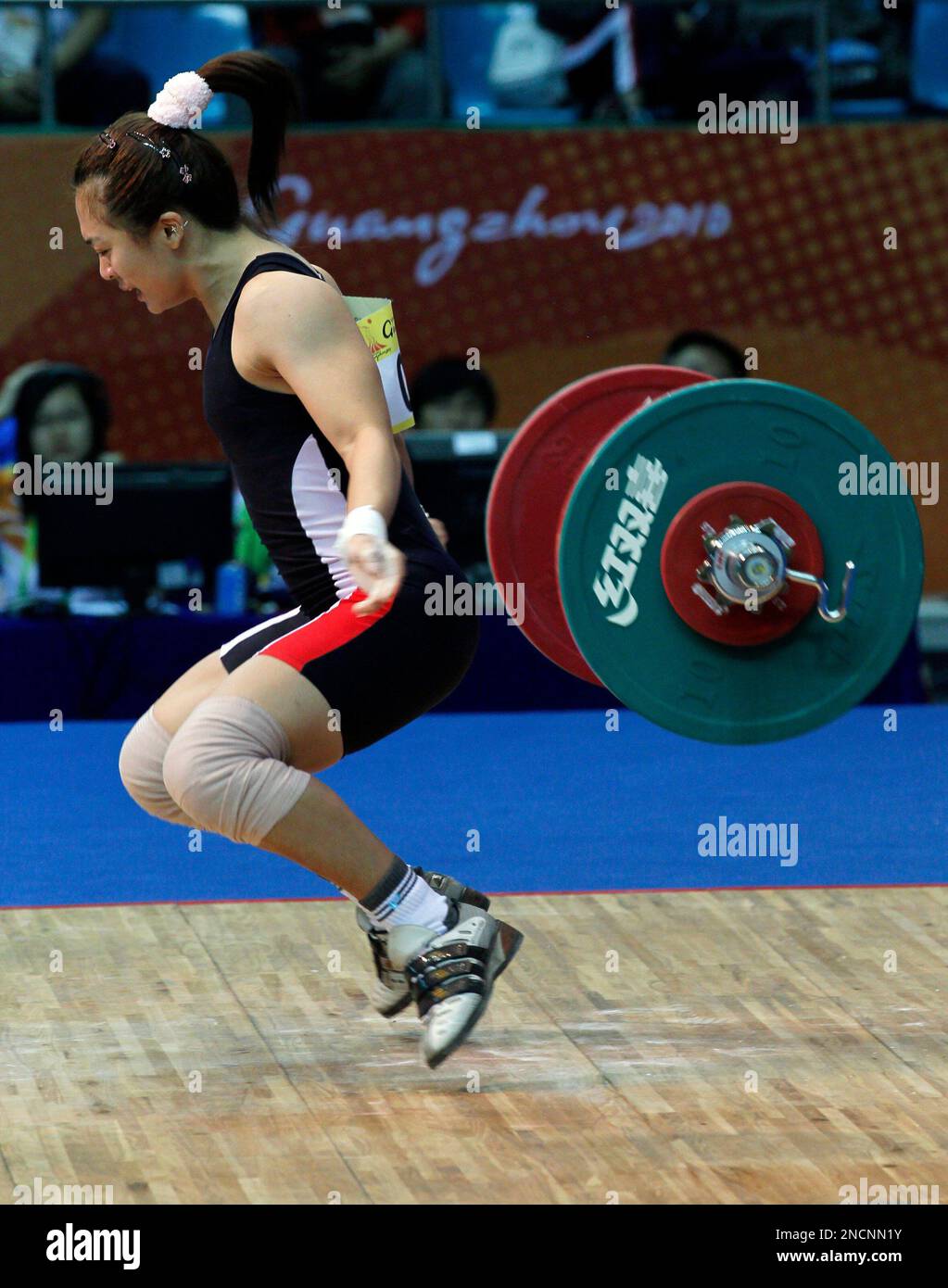 Prapawadee Jaroenrattanatarakoon of Thailand fails in her lift during ...