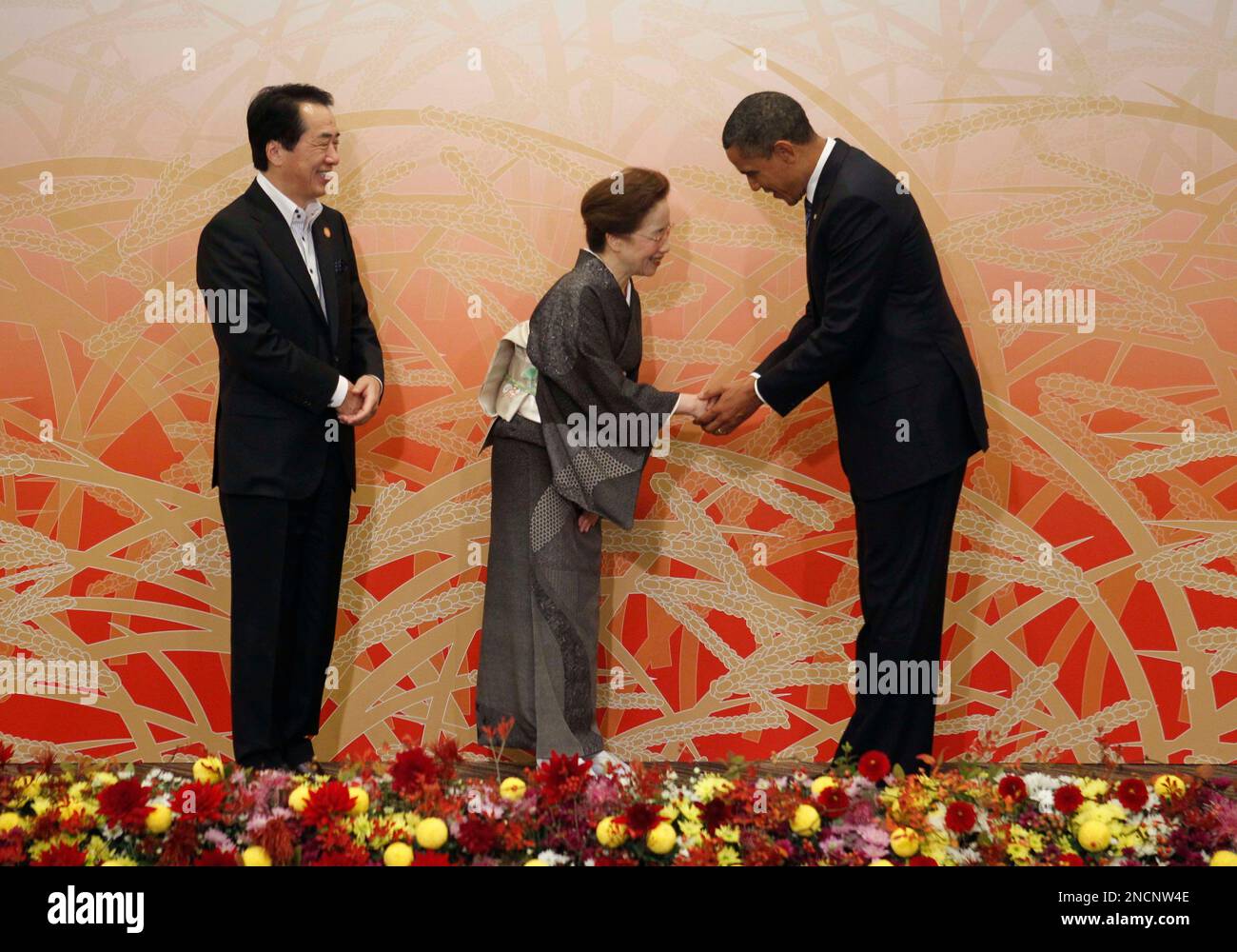 Prime Minister Naoto Kan of Japan and his wife Nobuko welcome President ...