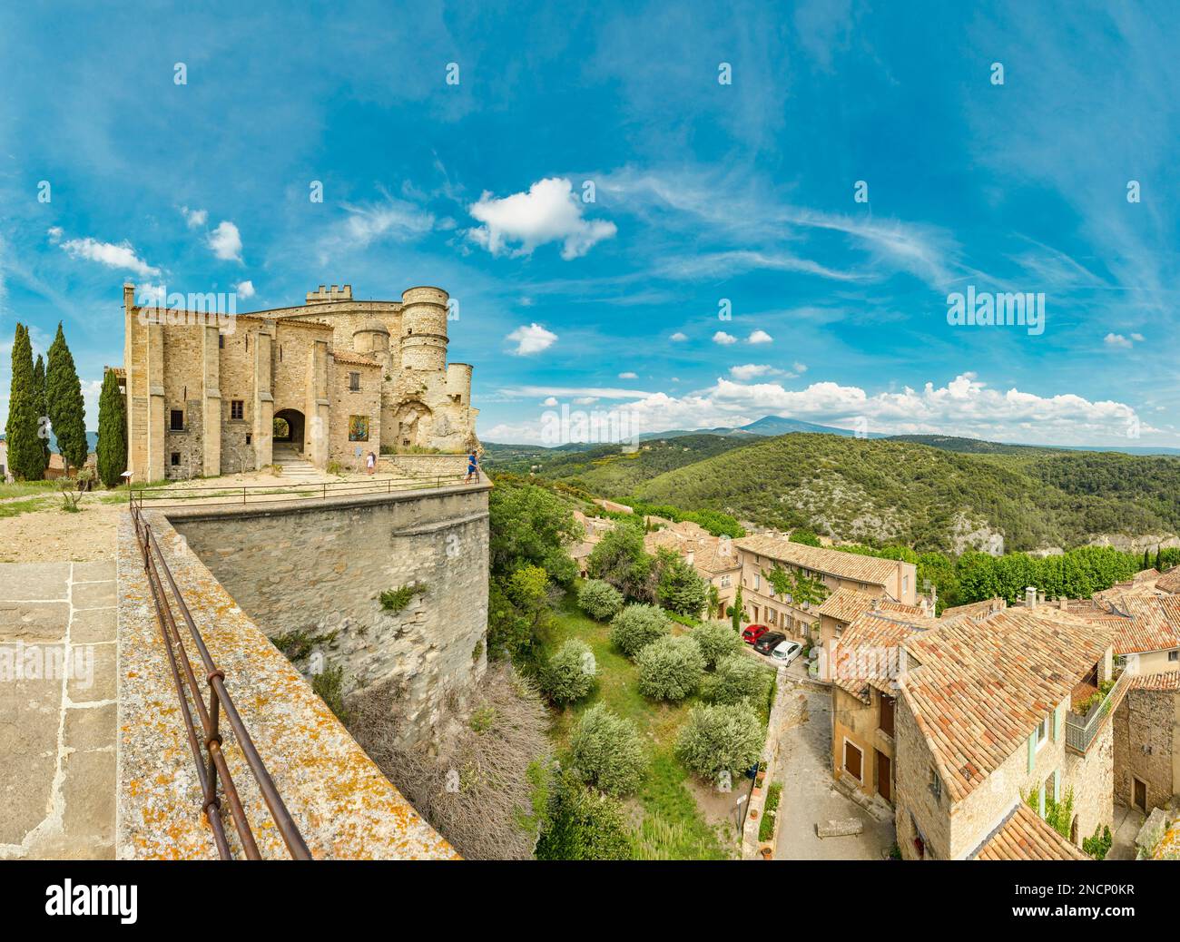 France vaucluse provence le barroux hi-res stock photography and images ...