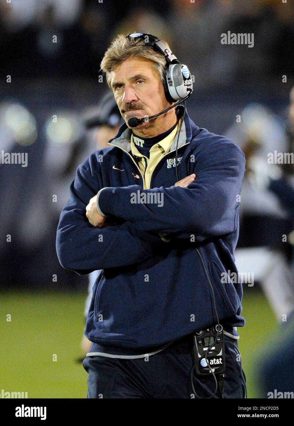 Pittsburgh coach Dave Wannstedt reacts late in the second quarter of ...