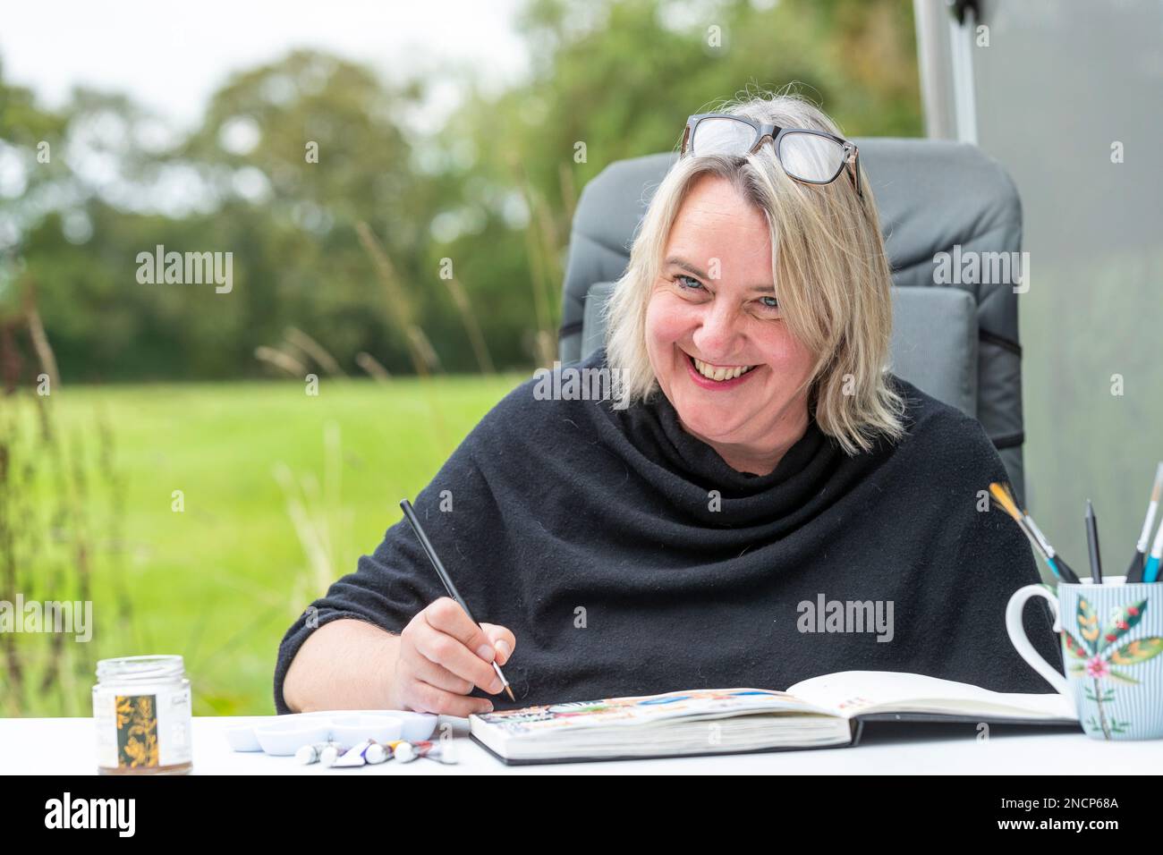 Renowned commercial artist Jo Scott abandons her studio to improve work ...