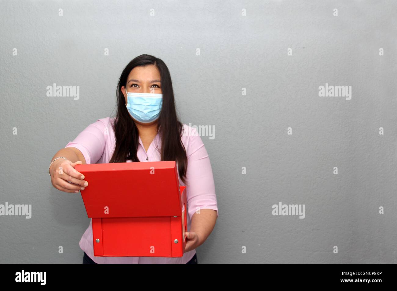 Valentine's day in contingency covid-19, latin woman with protection ...