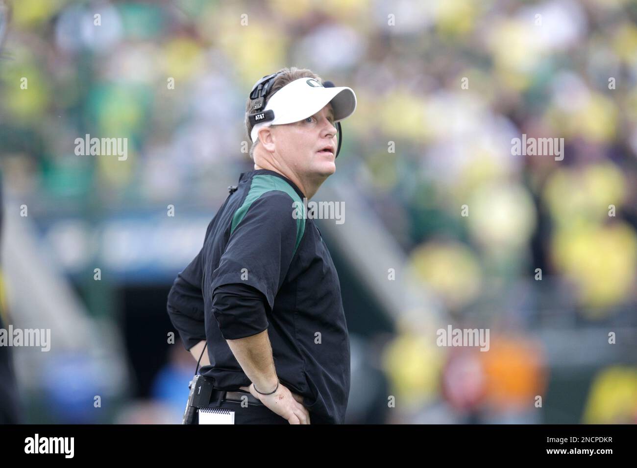 Oregon head coach Chip Kelly looks on during the second half of an NCAA ...
