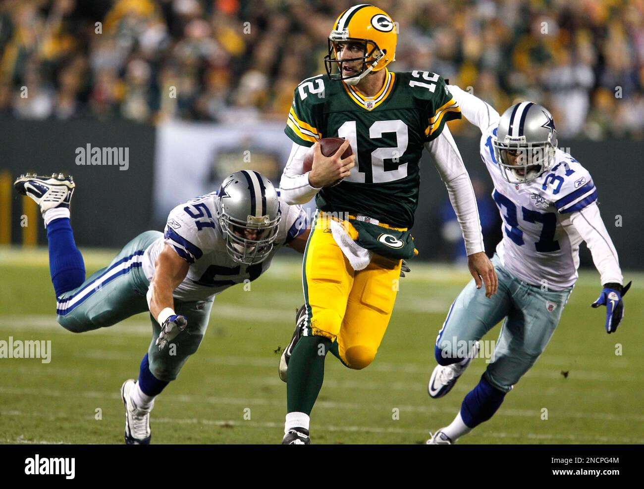 Green Bay Packers quarterback Aaron Rodgers rushes with the ball while ...