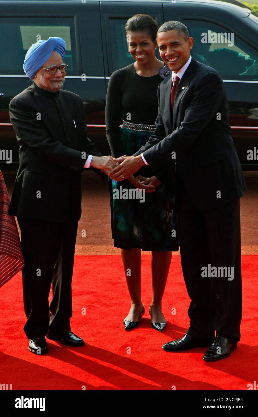 U.S. President Barack Obama, right, shakes hands with Indian Prime ...