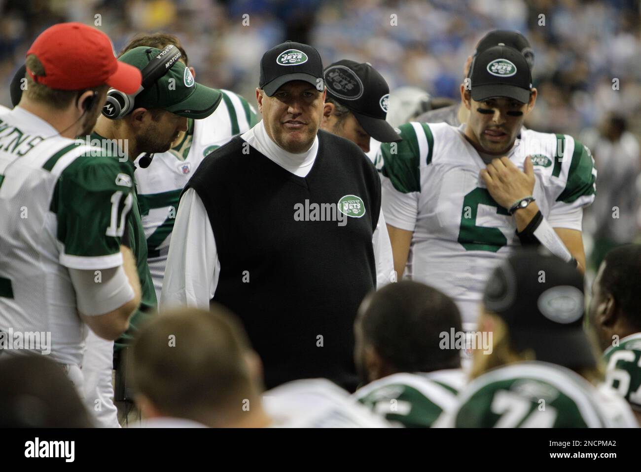 New York Jets head coach Rex Ryan talks with players against the ...