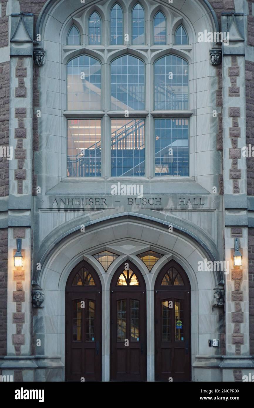 Anheuser busch building hi-res stock photography and images - Alamy