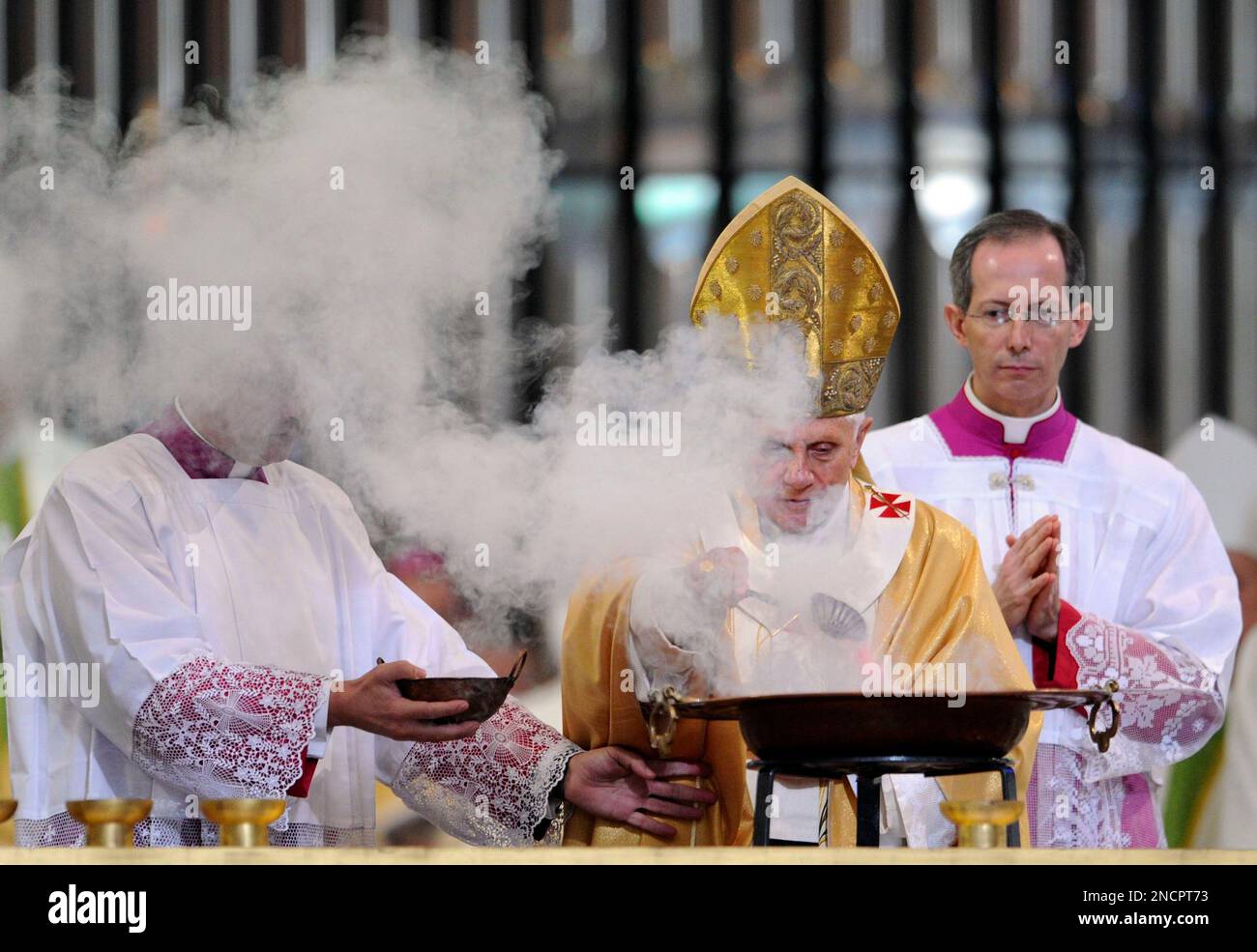 Pope Benedict XVI, burns incense on the main altar of Sagrada Familia ...