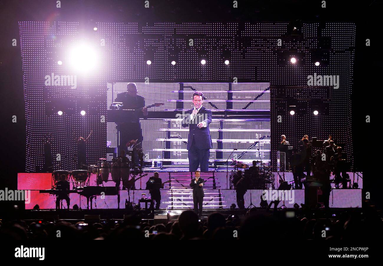 Mexican singer Luis Miguel performs during a concert at the "Defensores ...