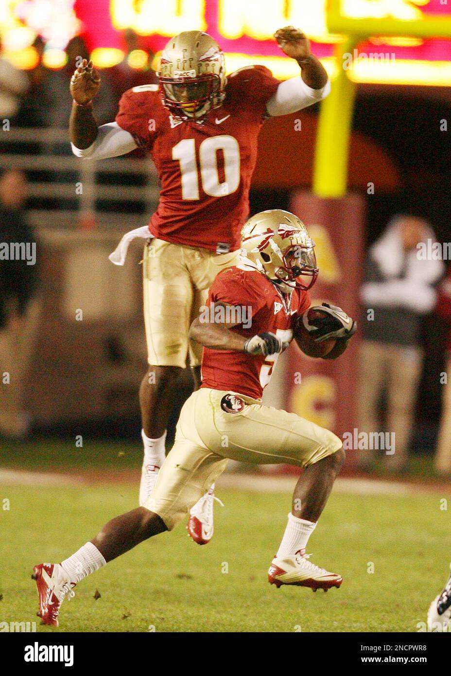 FSU kick returner Greg Reid runs back a kickoff as FSU's Nick Moody (10 ...