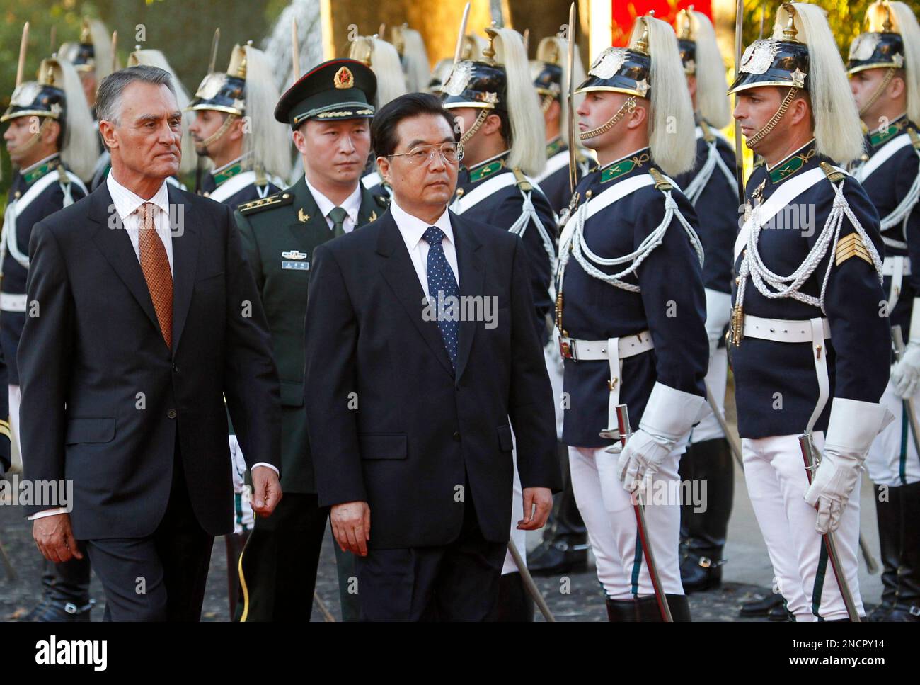 China's President Hu Jintao, center, and his Portuguese counterpart ...