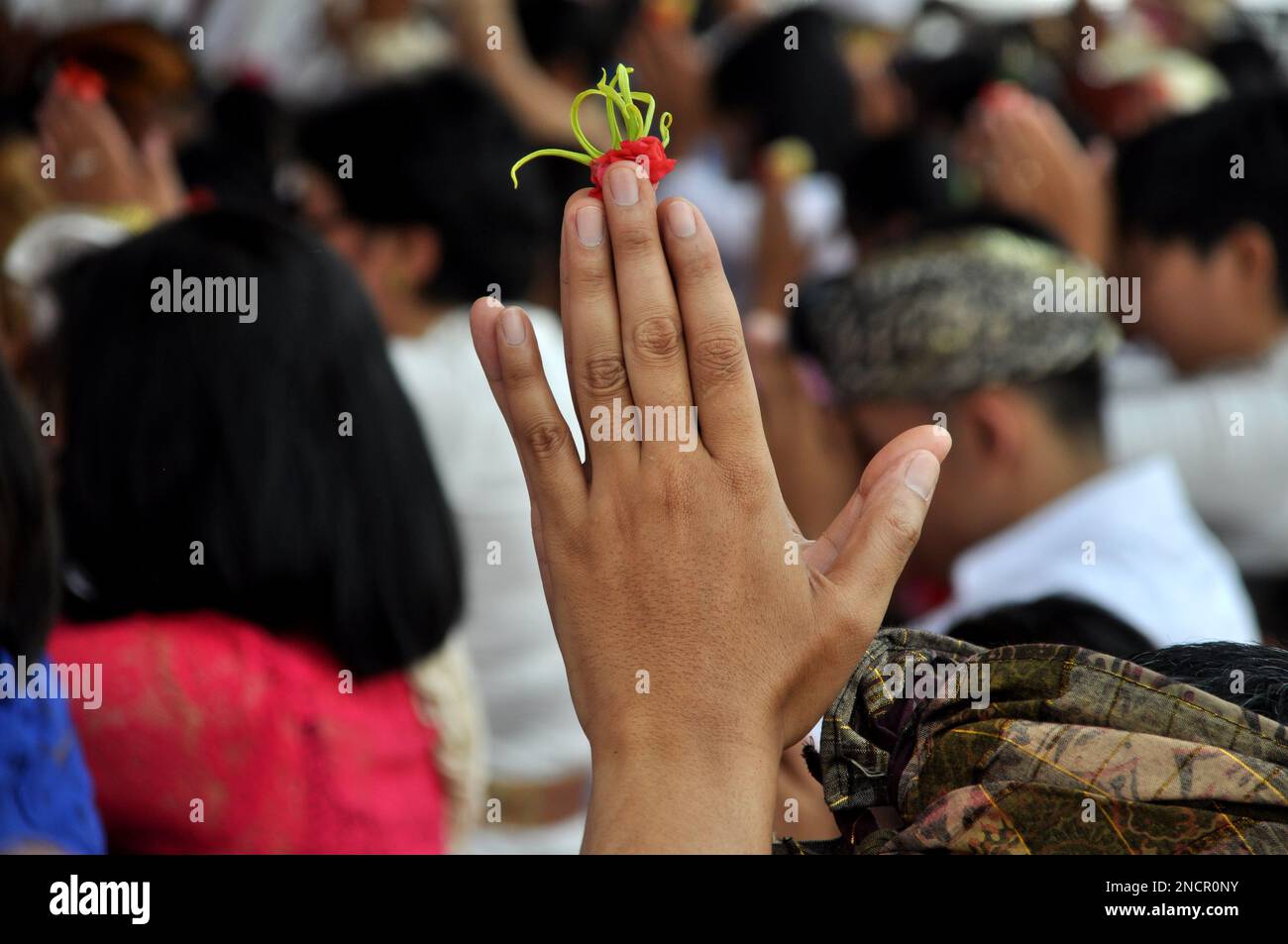 Position of hands clasping flowers in hindu prayer Stock Photo - Alamy