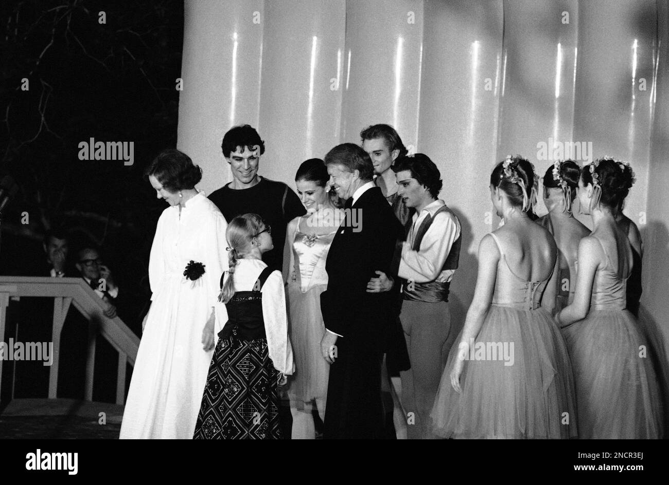 President Jimmy Carter along with daughter Amy and wife Rosalynn chat ...