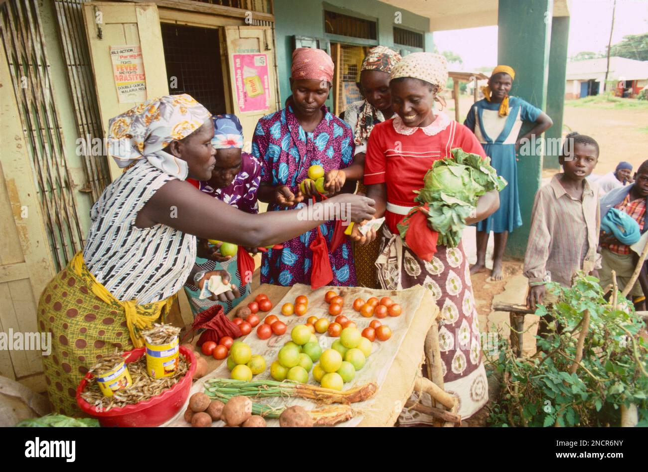 Wambo Womens Group market, Kenya (1990 Stock Photo - Alamy