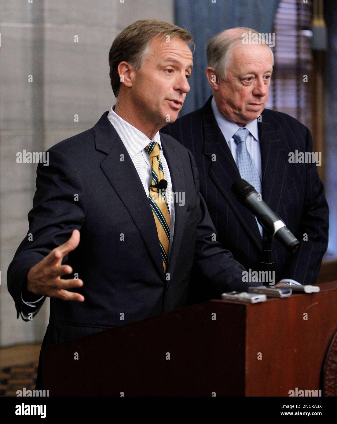 Tennessee Gov.-elect Bill Haslam, left, and Gov. Phil Bredesen answer ...
