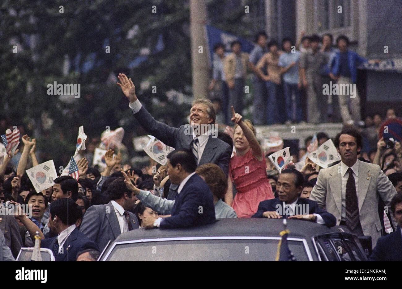 U.S. President Jimmy Carter with daughter, Amy and others with South ...