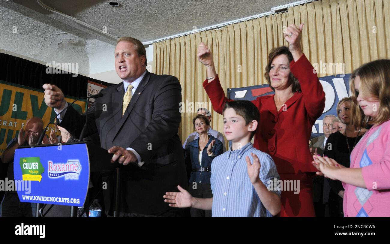 Iowa Democratic Governor Chet Culver with his wife Mari Culver and ...