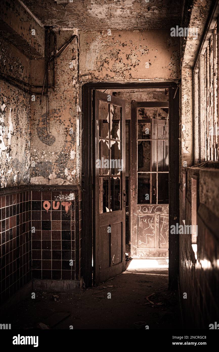 Abandoned creepy mineshaft in Belgium. Some pictures of an old ...