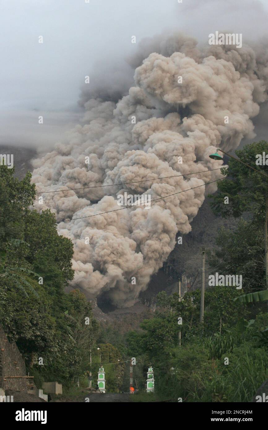 Mount Merapi pyroclastic flow as it erupts as seen from Deles, Central ...
