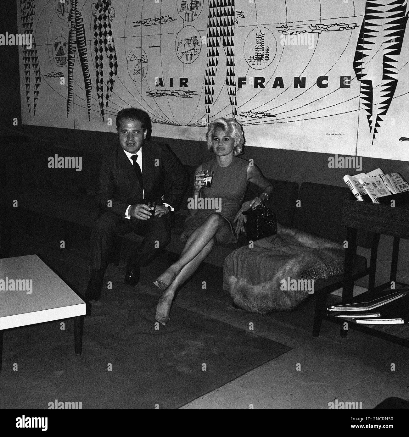 Carroll Baker with husband Jack Garfein on July 25, 1965. (AP Photo ...