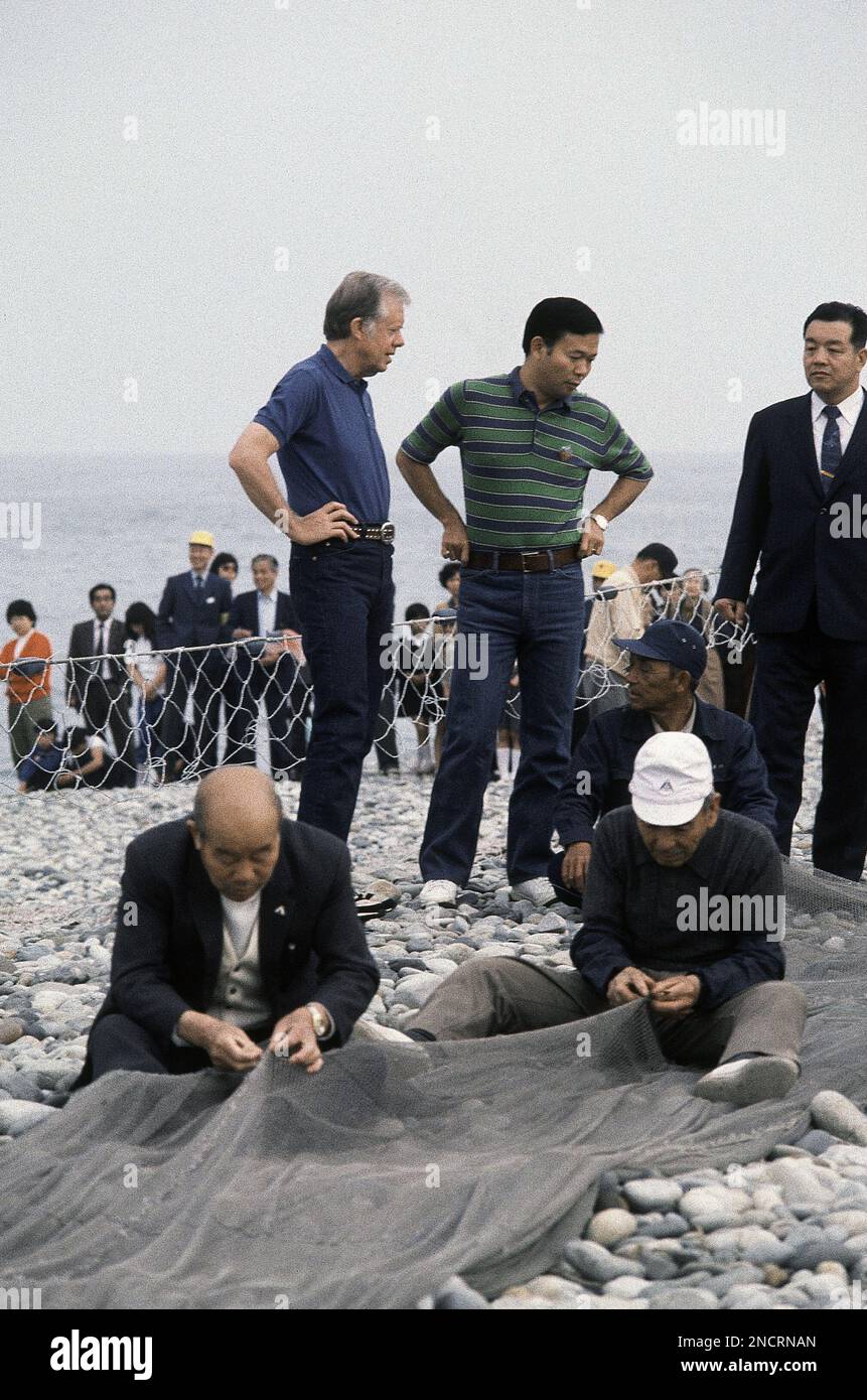 Former President Jimmy Carter watches Japanese fishermen’s works on the ...