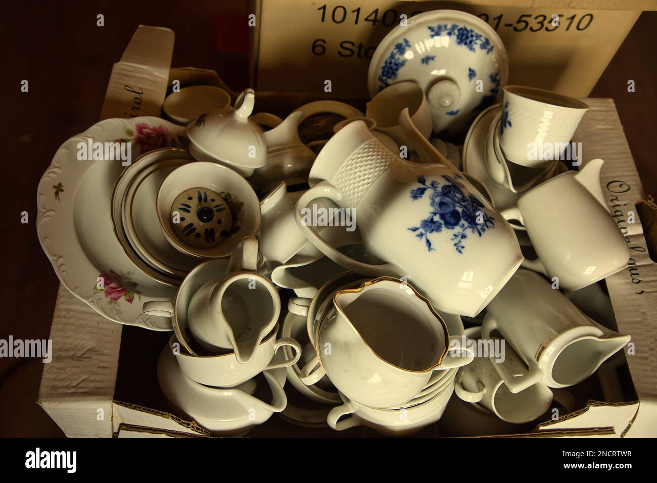 Chinesische keramik hi-res stock photography and images - Alamy