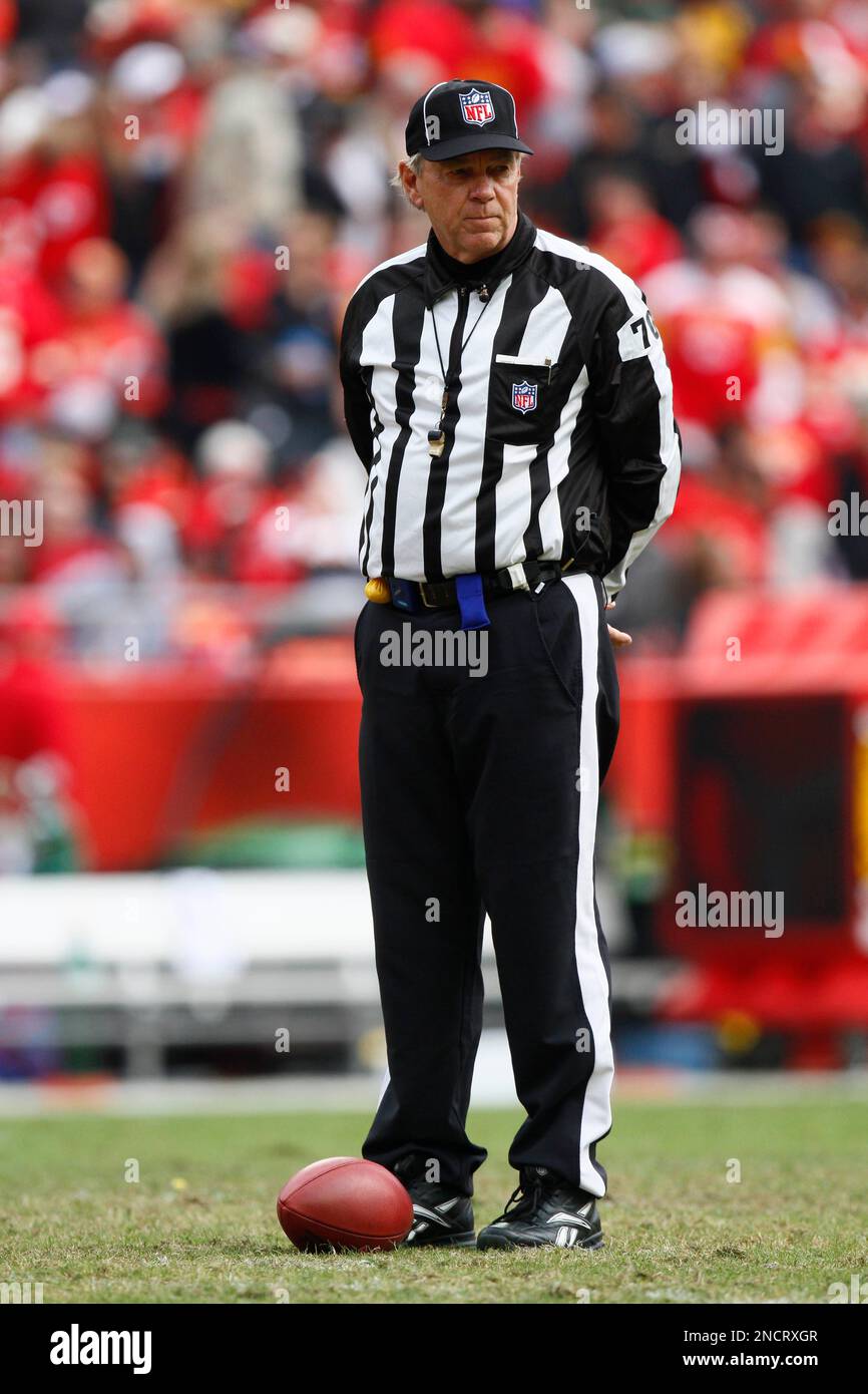 NFL umpire Scott Sawson during the first half of an NFL football game ...