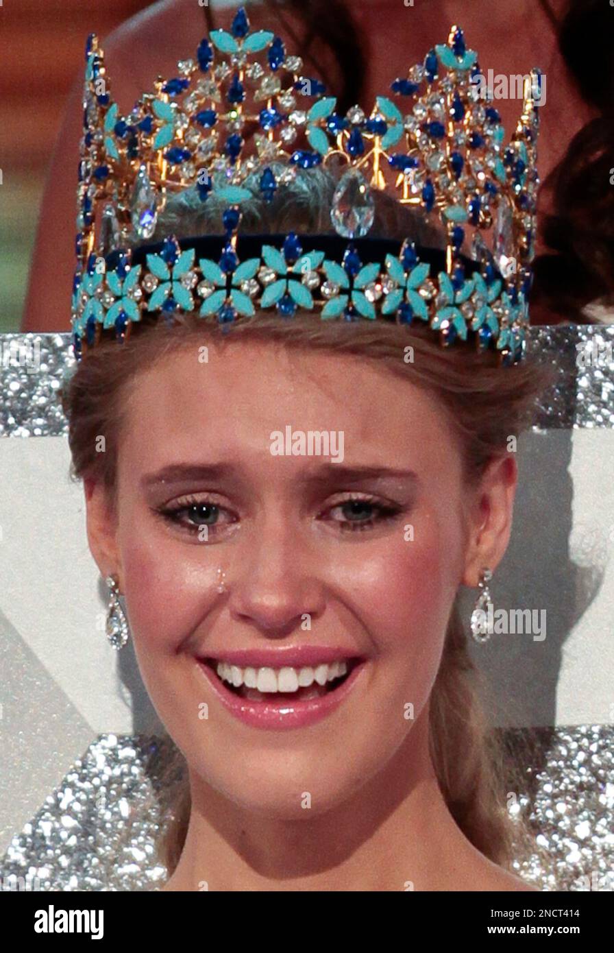 Miss U.S.A. Alexandria Mills cries after she was crowned the 2010 Miss ...