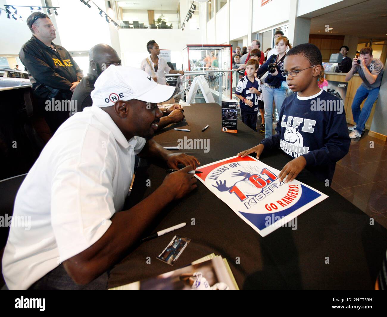 Dallas Cowboy's Felix Jones signs an autograph for Joshua Dunn, 8 ...