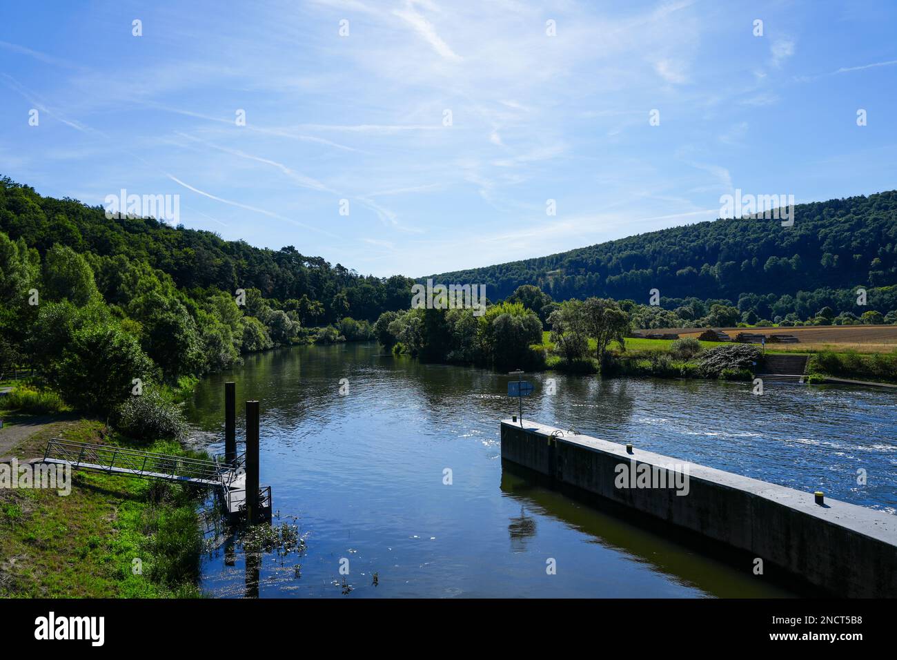 View of the Wilhelmshausen lock in the Fulda valley in Hesse. Landscape ...
