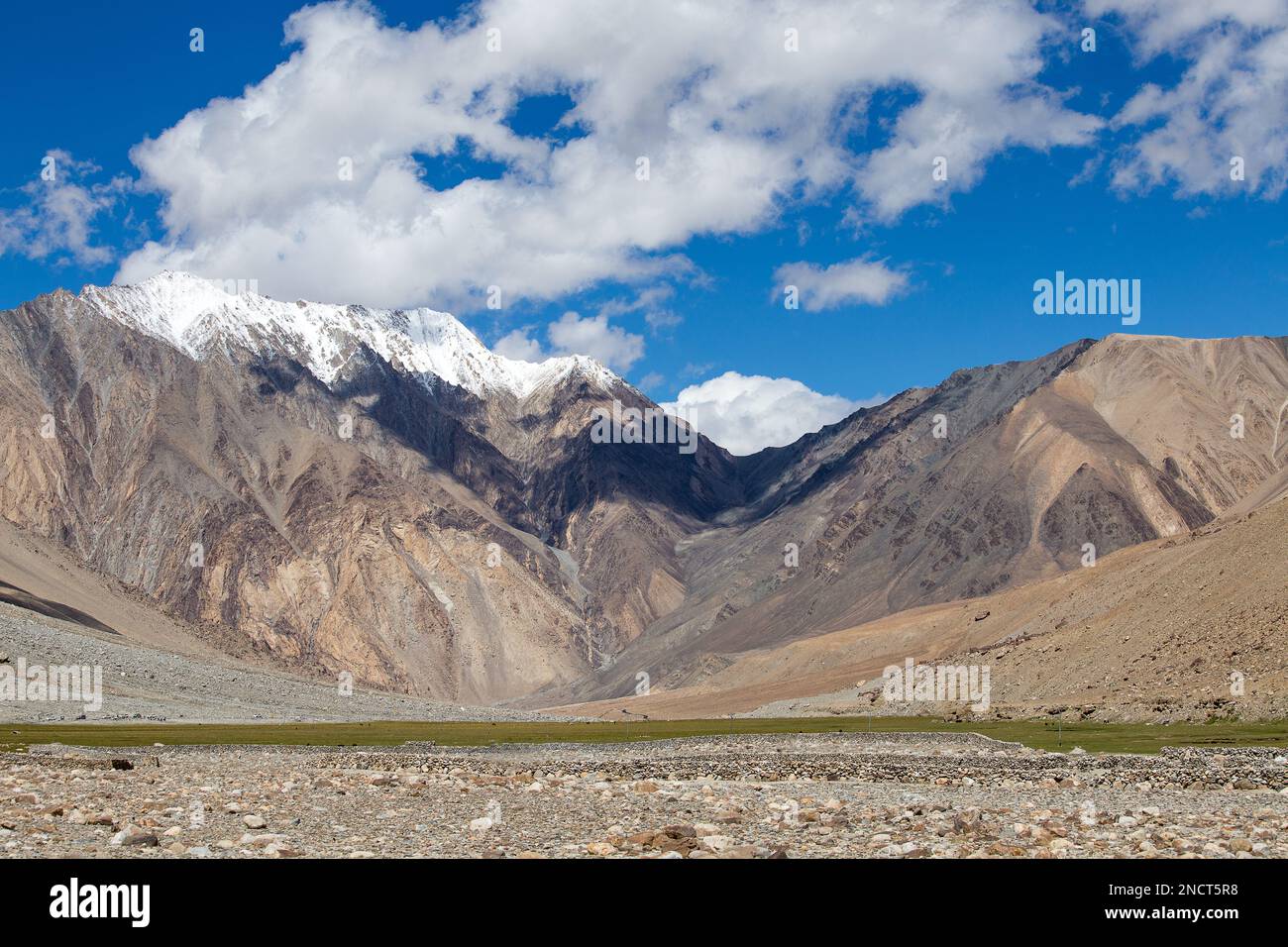 Himalayan landscape in Himalayas along Manali-Leh highway. Himachal ...