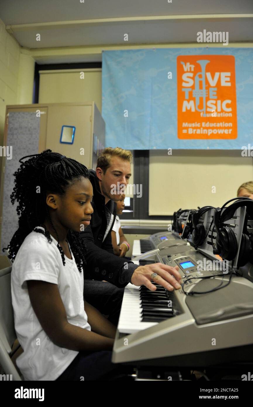 The Plain White T's joined representatives from Abbott and the VH1 Save ...