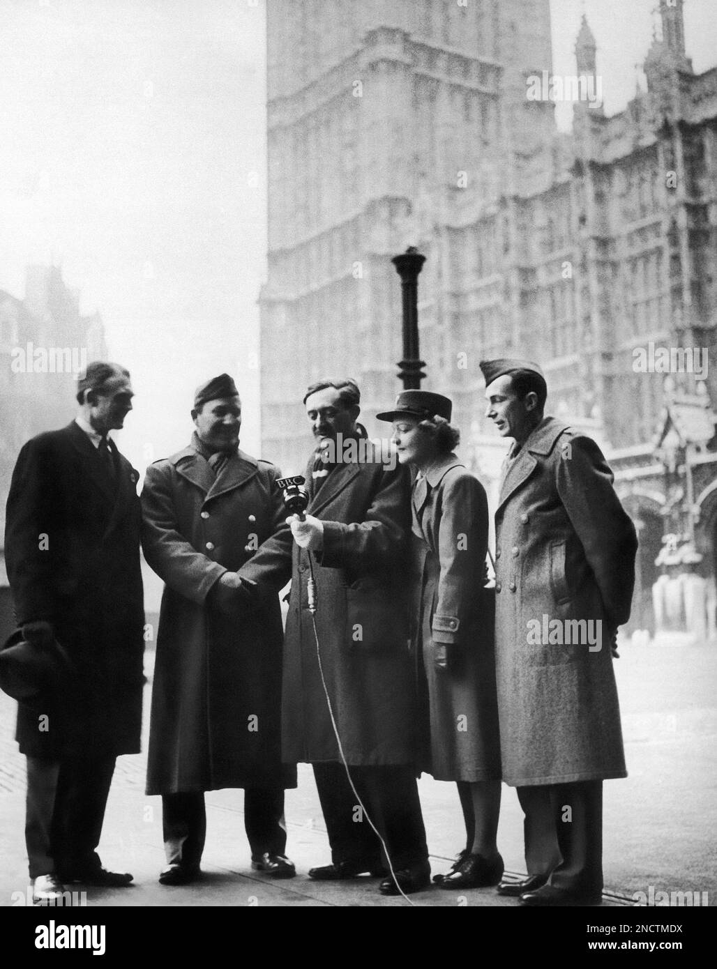 Making a feature broadcast from London, Feb. 8, 1944, for rebroadcast ...